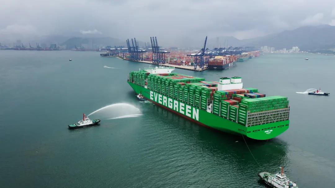 24,000 TEUs! The largest container ship in the world! "Ever Ace" of ...